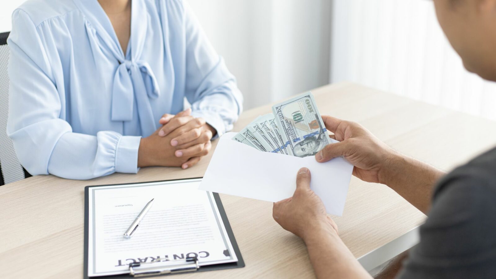 Négocier son salaire en entretien d'embauche : nos 5 astuces ! - Le Village des Recruteurs